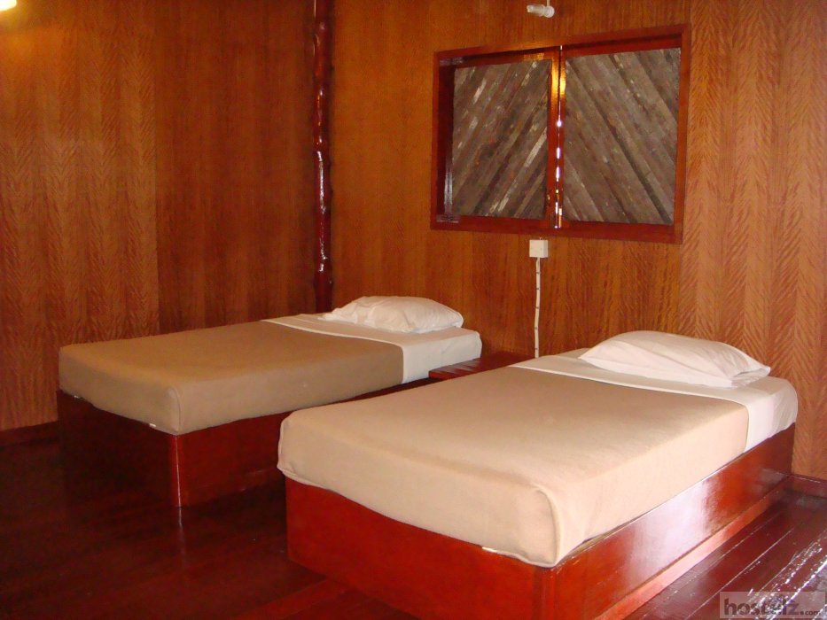 Dragon Inn Floating Hotel in Semporna - Prices 2021 (How to compare?)