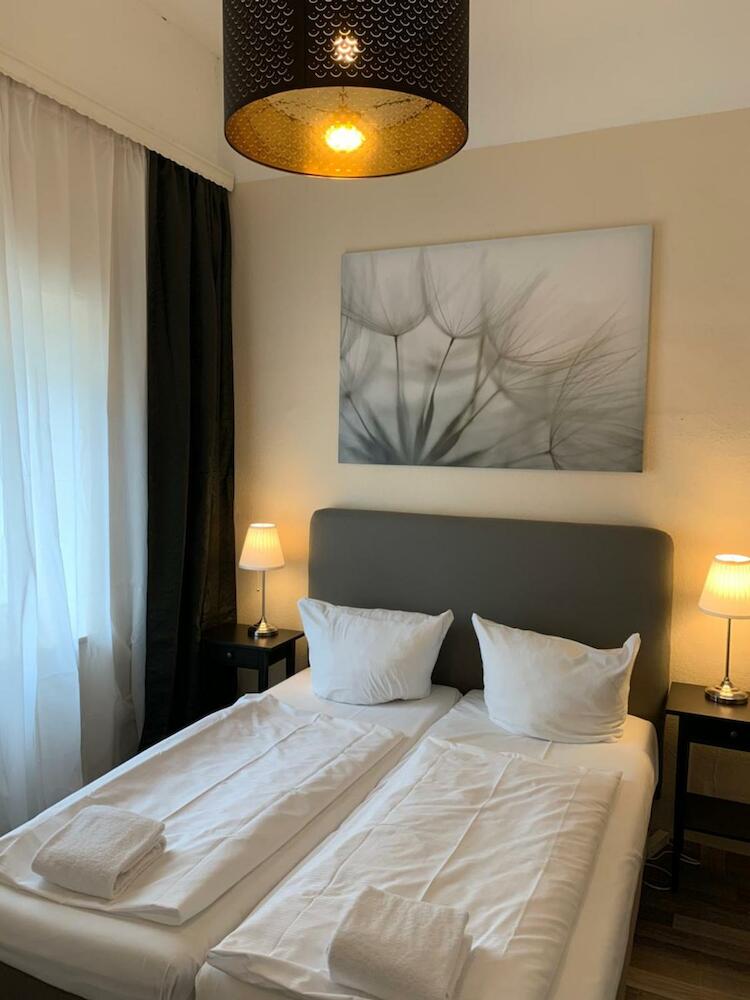 Hotel Bee Fang, Hamburg - Is it Worth it? NEW Reviews 2025