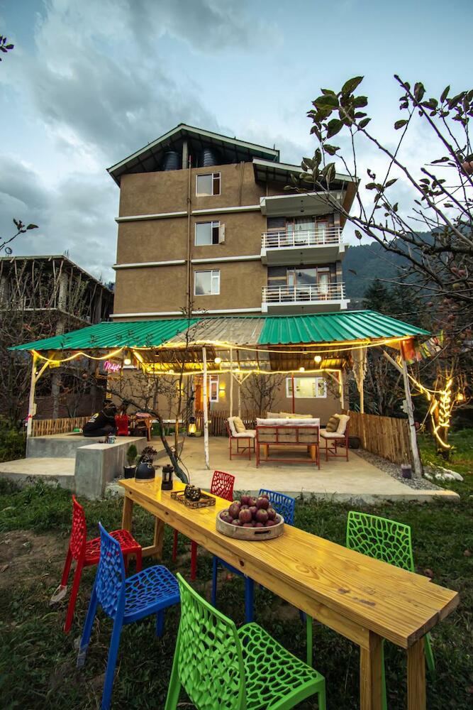 The Forest Pinnacle Hostel & Café, Old Manali, Bashist - Is it Worth it ...