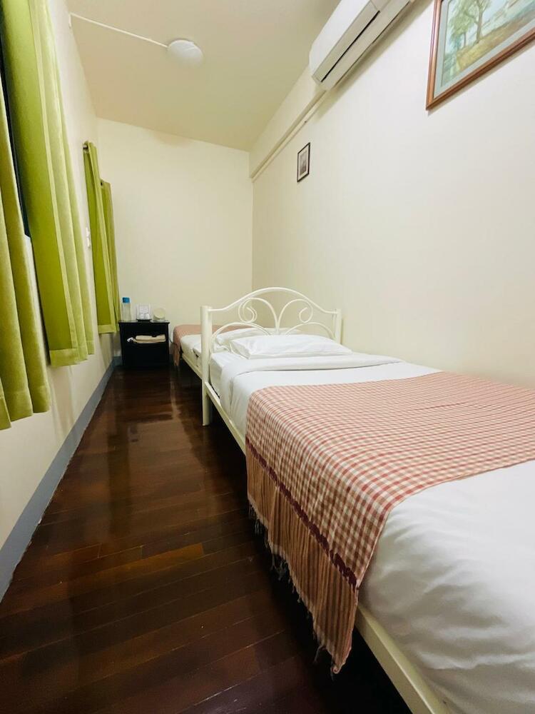 Baan Klang Vieng Hostel, Chiang Mai - Is it Worth it? NEW Reviews 2025