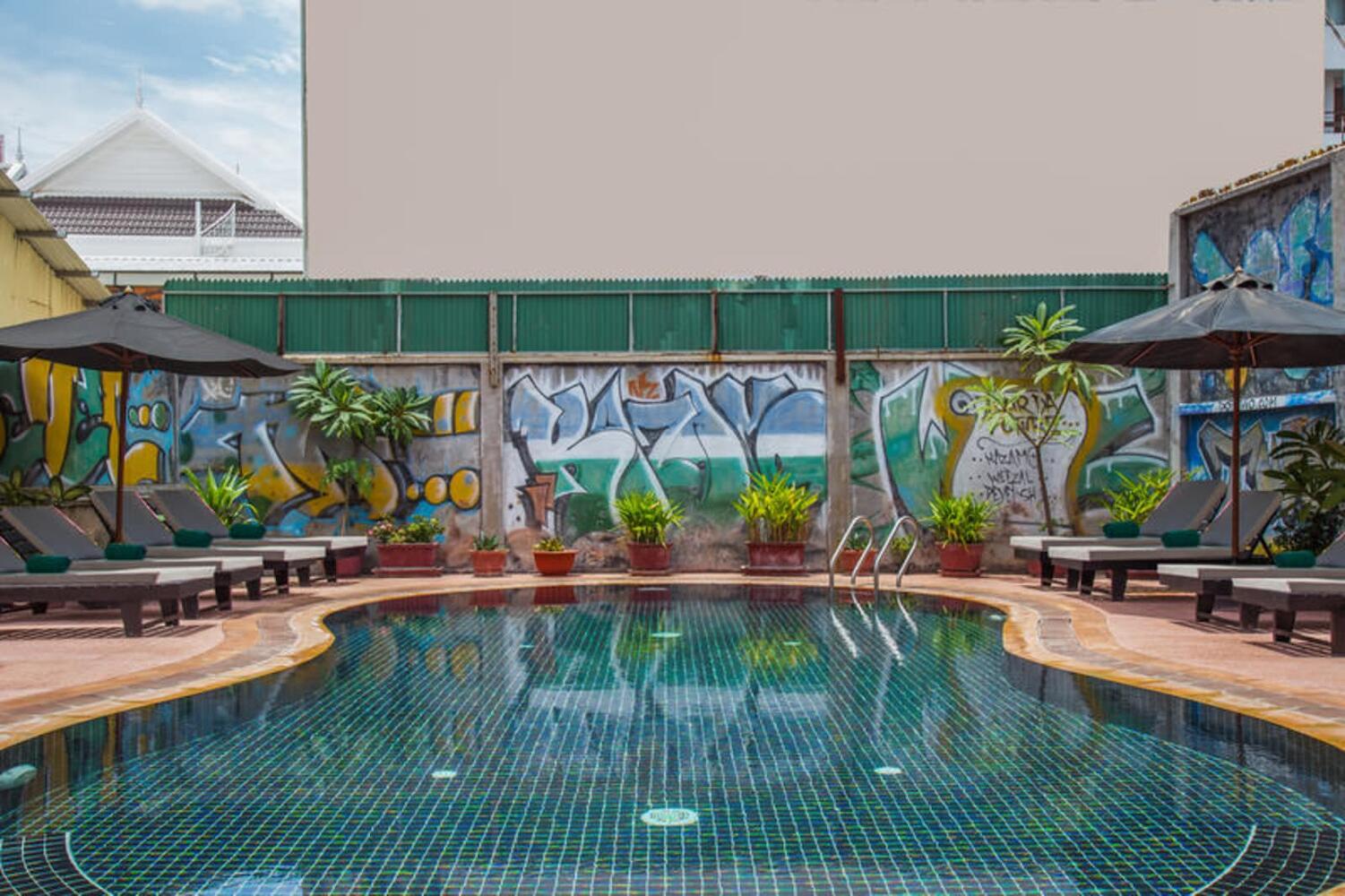 Sidewalk Hotel, Siem Reap - Is it Worth it? NEW Reviews 2024