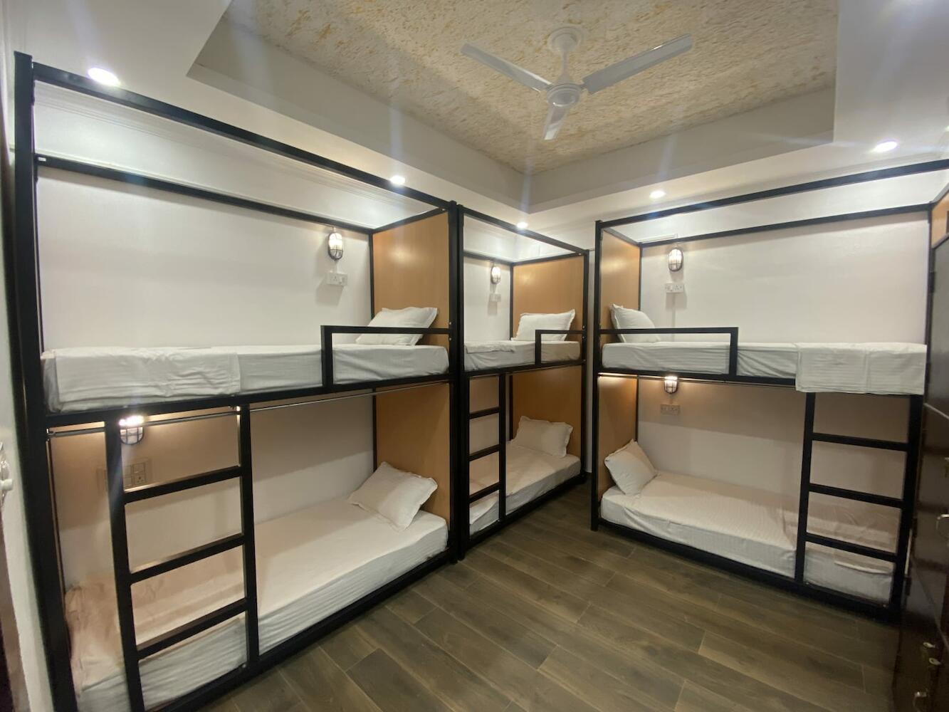 Best SOCIAL Hostels in Khajurāho (New Friends 🤗 & Hostel Events)