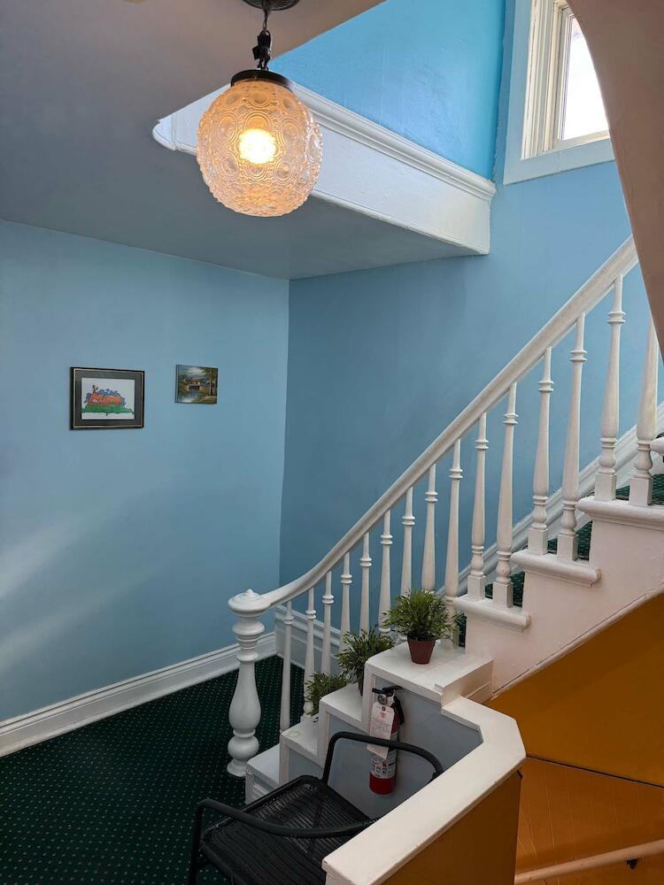 Price Comparison for Ottawa Backpackers Inn in Ottawa (with HONEST ...