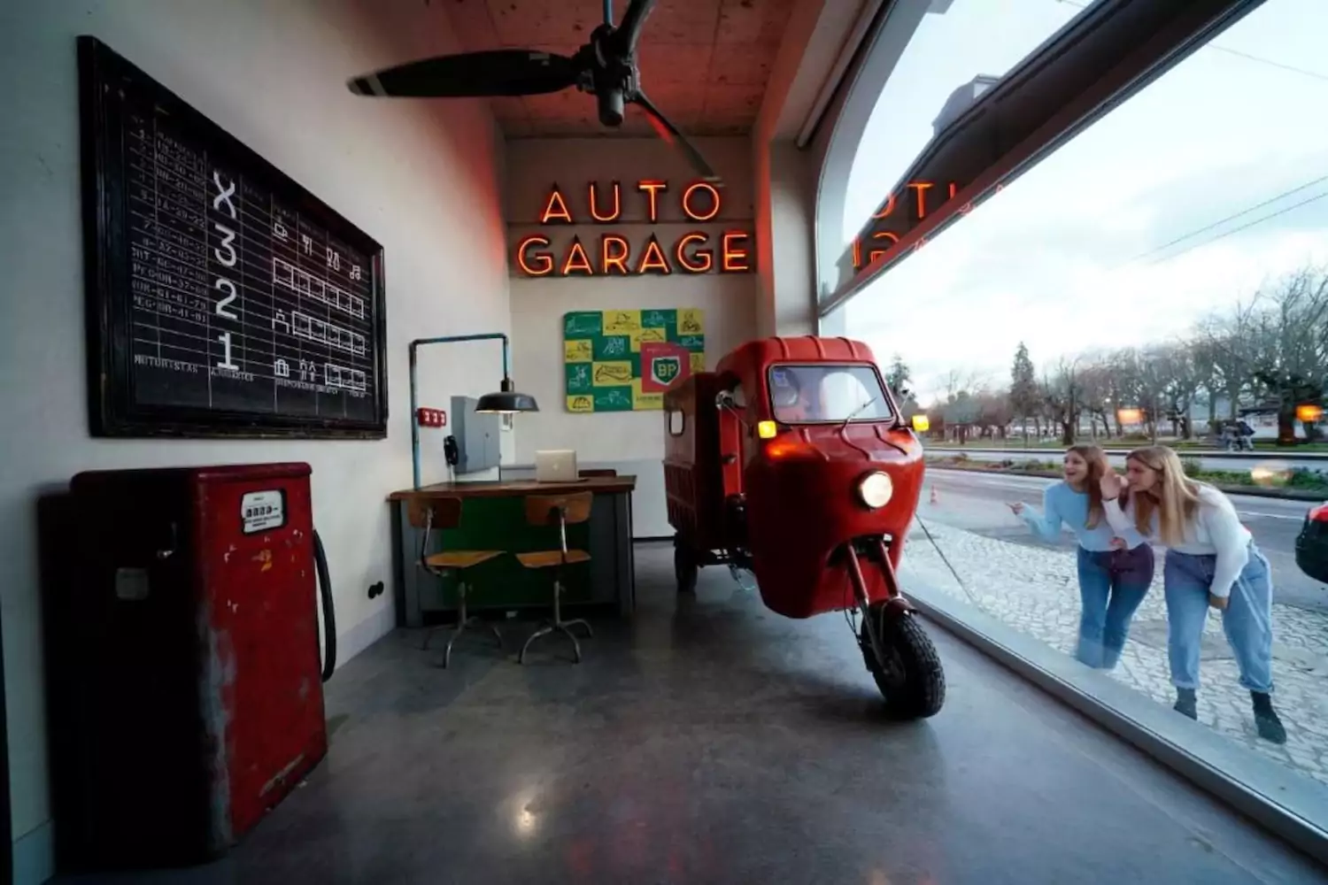 Zero Box Lodge, Coimbra - Is it Worth it? NEW Reviews 2024