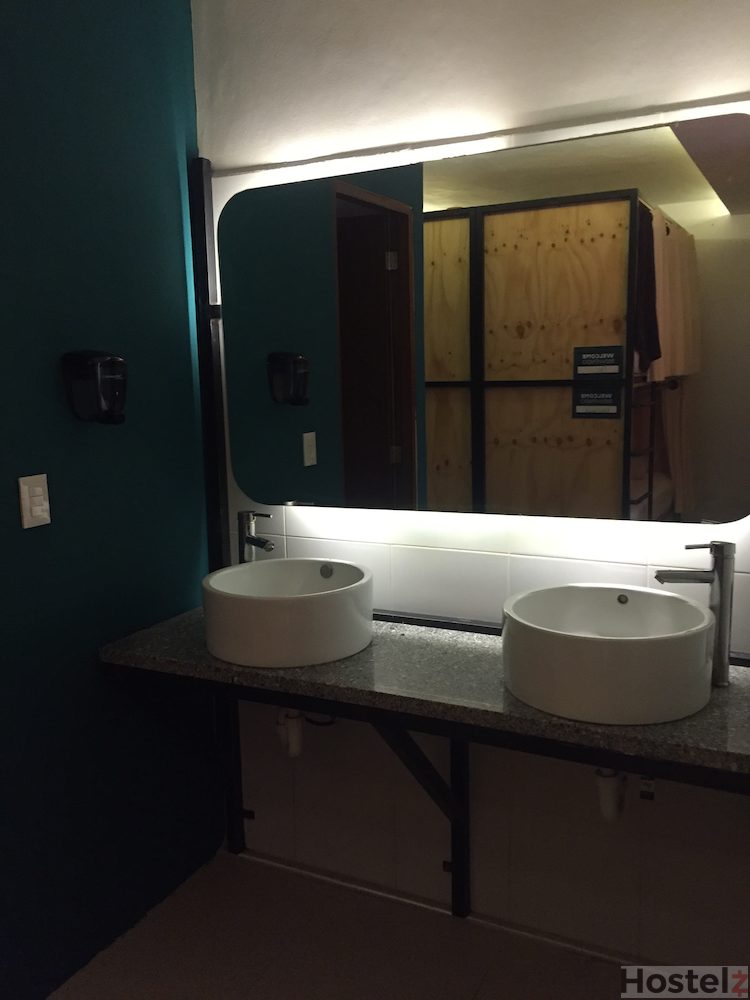 Nomads Hotel Hostel & Rooftop Pool, Cancún - Is it Worth it? NEW ...